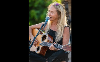 Gail Swanson Photos | Pat Simmons on Maui | Lisa Loeb | Willie Nelson ...